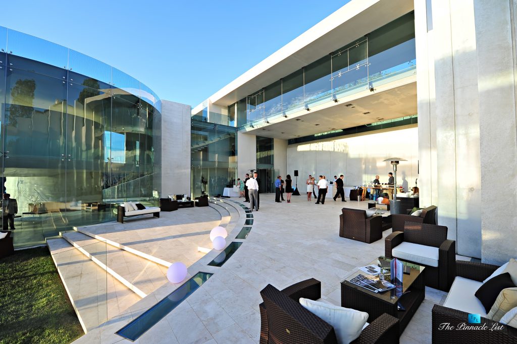 Aston Martin Reveals the V12 Zagato Supercar at The Razor Residence ...