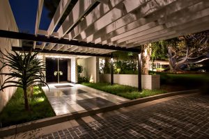 Ellen DeGeneres Brody House Residence – 360 S Mapleton Dr, Los Angeles ...