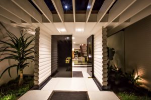 Ellen DeGeneres Brody House Residence – 360 S Mapleton Dr, Los Angeles ...