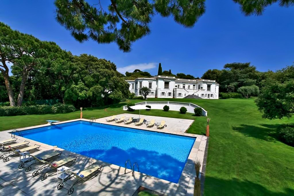 Top 3 French Riviera Villas with Amazing Gardens – The Pinnacle List