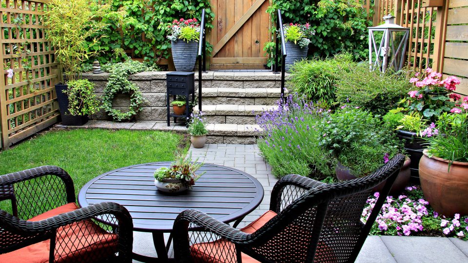 8 Space-Saving Ideas For Your Small Outdoor Area – The Pinnacle List