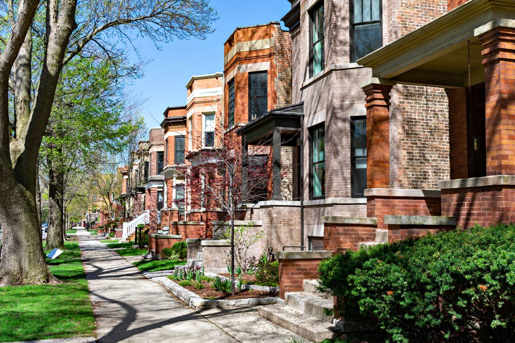 Row of Old Homes in the North Center Neighborhood of Chicago, Illinois ...